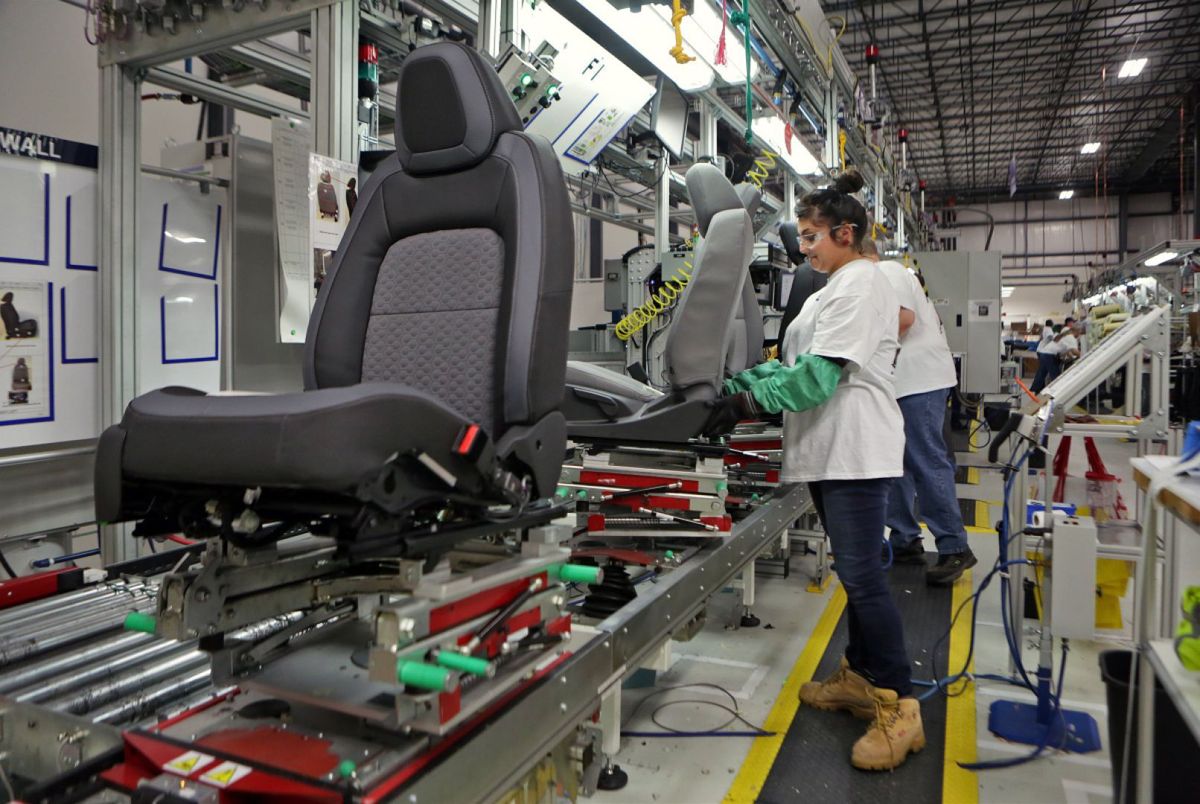 Faurecia deschide o fabrică de componente auto în Vâlcea ...